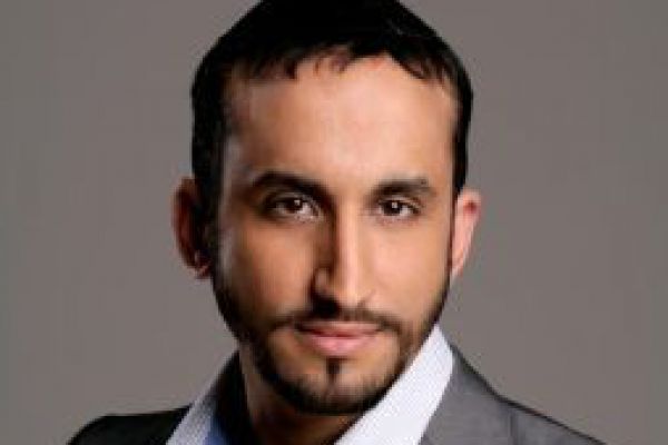 להאזנה: איציק אשל בשיר הכי מדורתי לל"ג בעומר - סרוגים