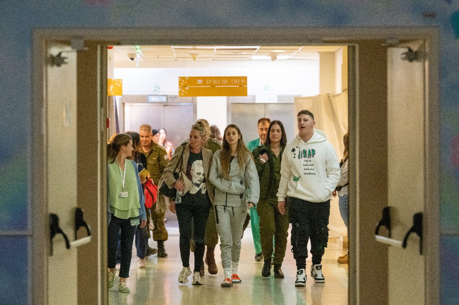 גלריה נרגשת: המשפחות מתאחדות עם יקיריהן - חדשות סרוגים